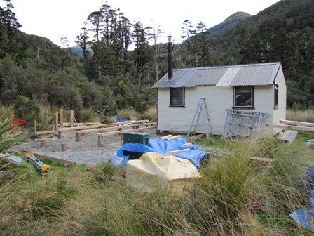 Cedar Flat Hut lies at the centre of a tramping paradise | Conservation ...
